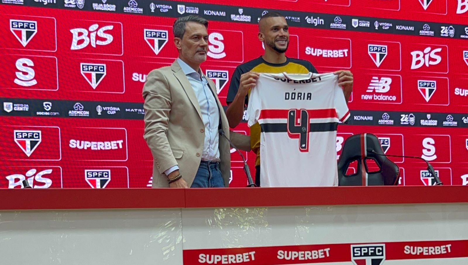 Matheus Dória está de volta ao São Paulo: "Sonho realizado após 11 anos"