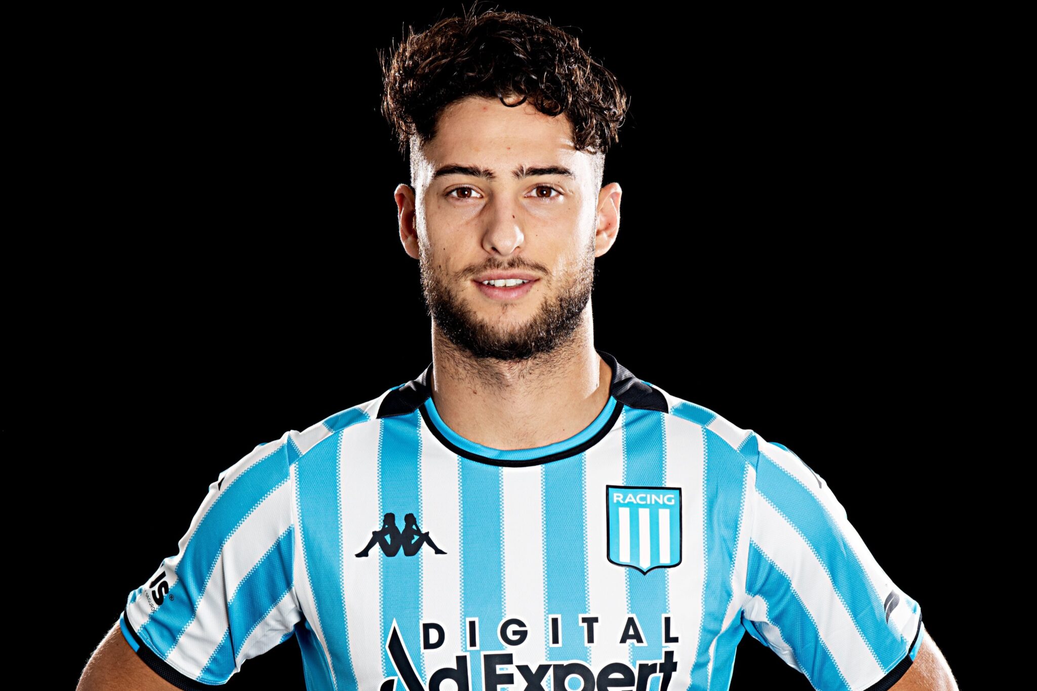 Santos mira zagueiro argentino Marco Di Cesare para reforçar defesa em 2026