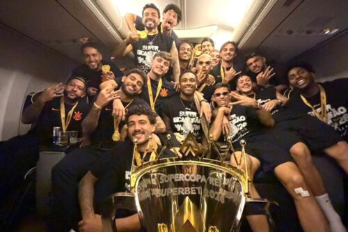 Corinthians celebra bicampeonato da Supercopa Rei com festa e recorde ...