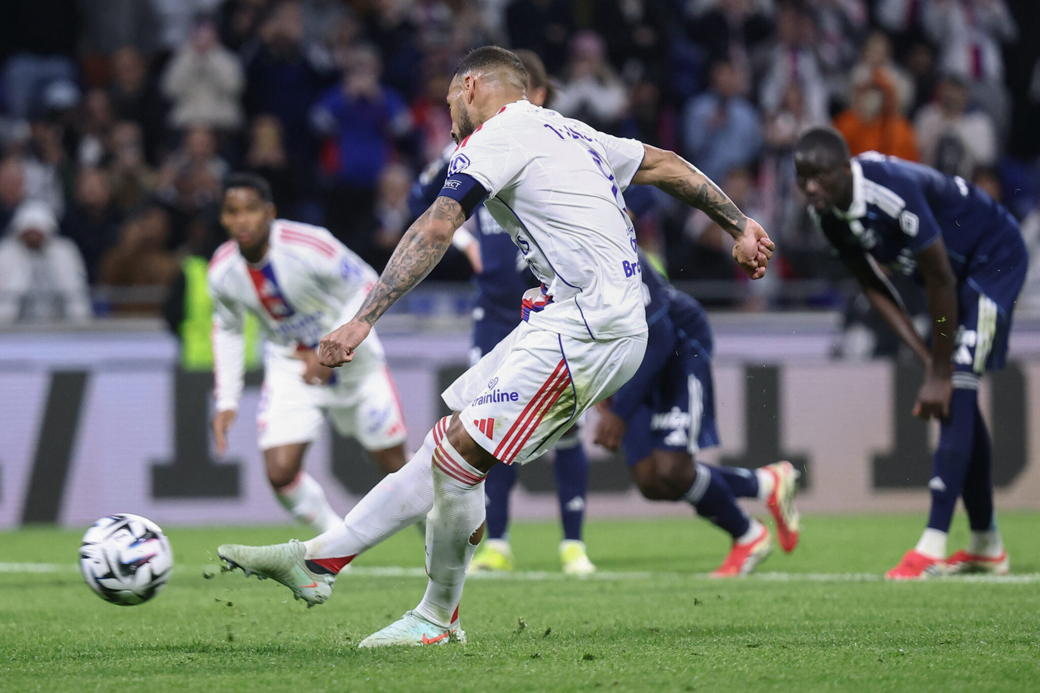 Lyon empata com Paris FC e perde chance de voltar ao G3 da Ligue 1