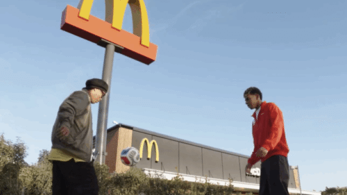 Ronaldinho e Lamine Yamal estrelam campanha do McDonald’s para a Copa ...